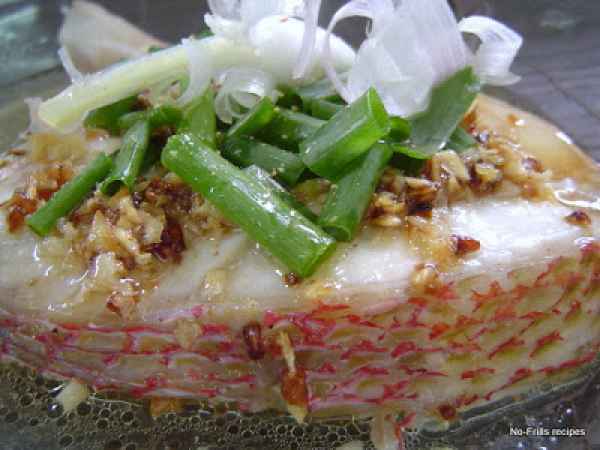 Yummy steamed toman fish fillet with japanese takana - Recipe Petitchef
