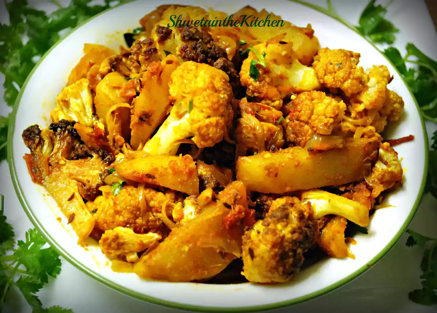 Aloo gobi recipe - fried potato and cauliflower dish