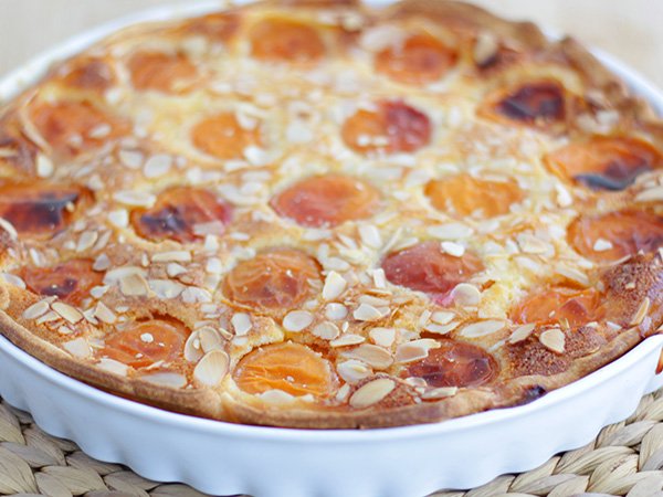 Apricot and almonds tart - video recipe ! - Recipe Petitchef