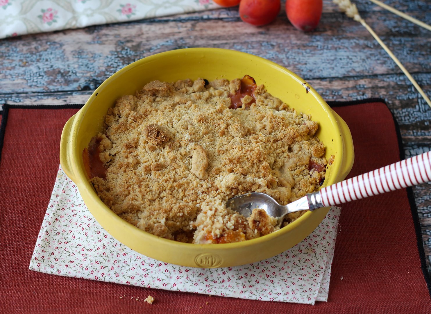 Apricot crumble recipe: a comforting, melting dessert
