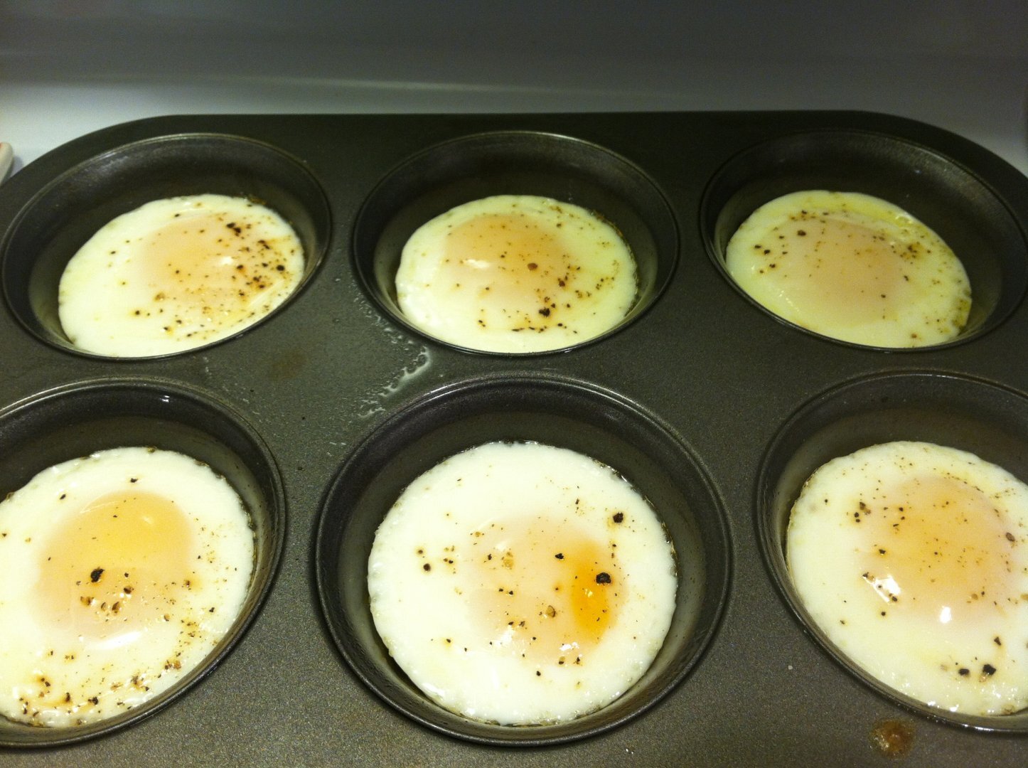 Baked Eggs in A Muffin Tin Recipe Petitchef Baked Eggs in A Muffin Tin Recipe Petitchef