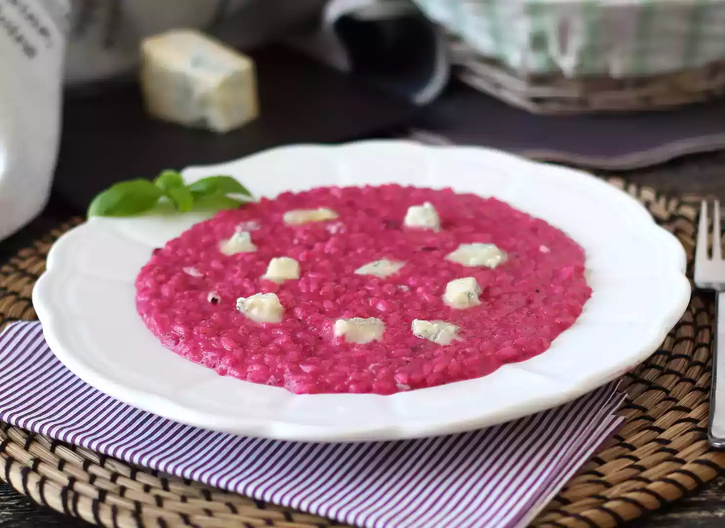 Beet and gorgonzola risotto recipe: vibrant and flavorful