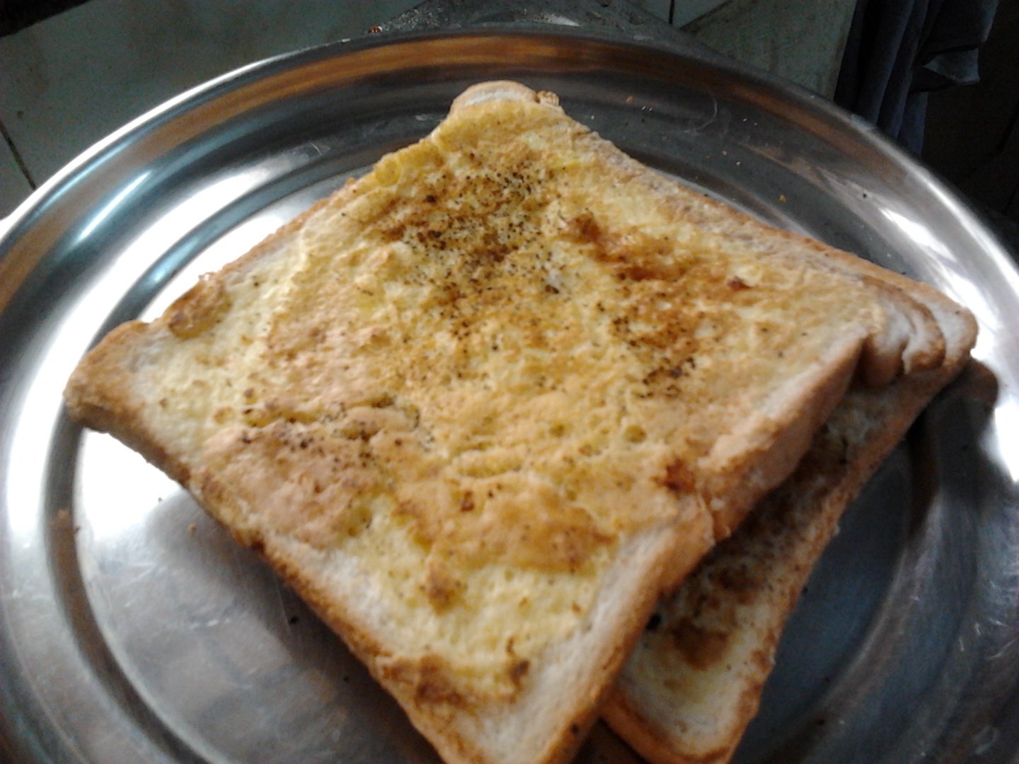 Bread omelette recipe: a tasty new way to enjoy eggs