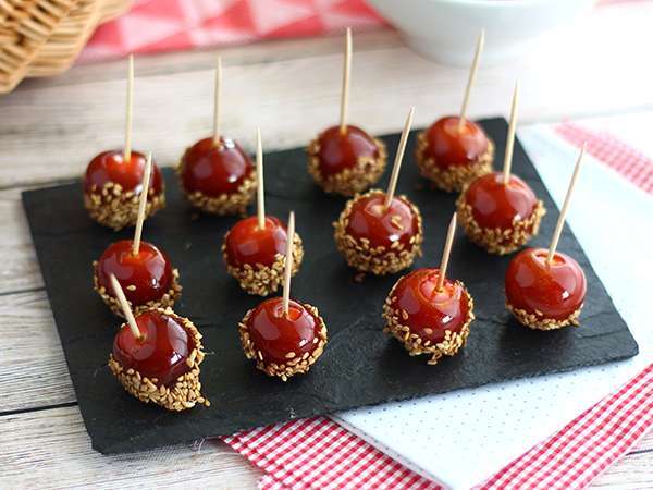 Caramelized cherry tomatoes with sesame seeds - Recipe Petitchef