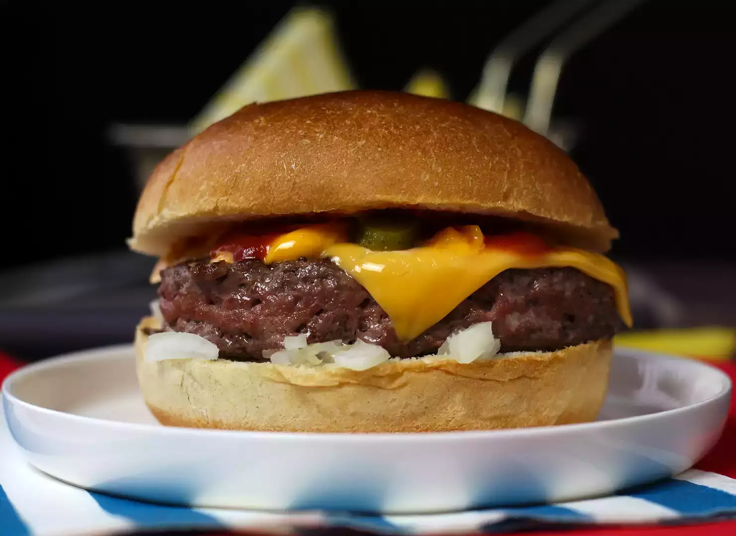Cheeseburger, the famous burger everyone loves!