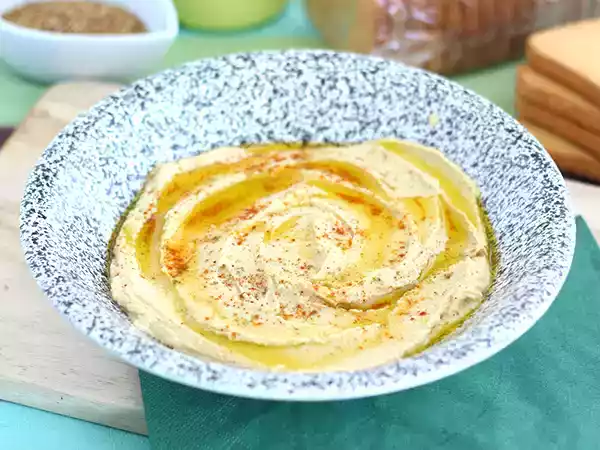 Creamy lebanese hummus recipe - video tutorial