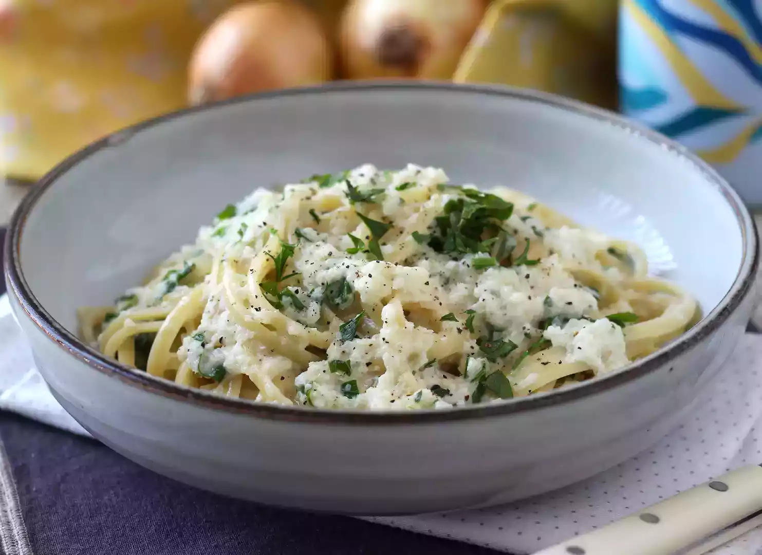 Creamy onion pasta recipe: tasty and budget-friendly!