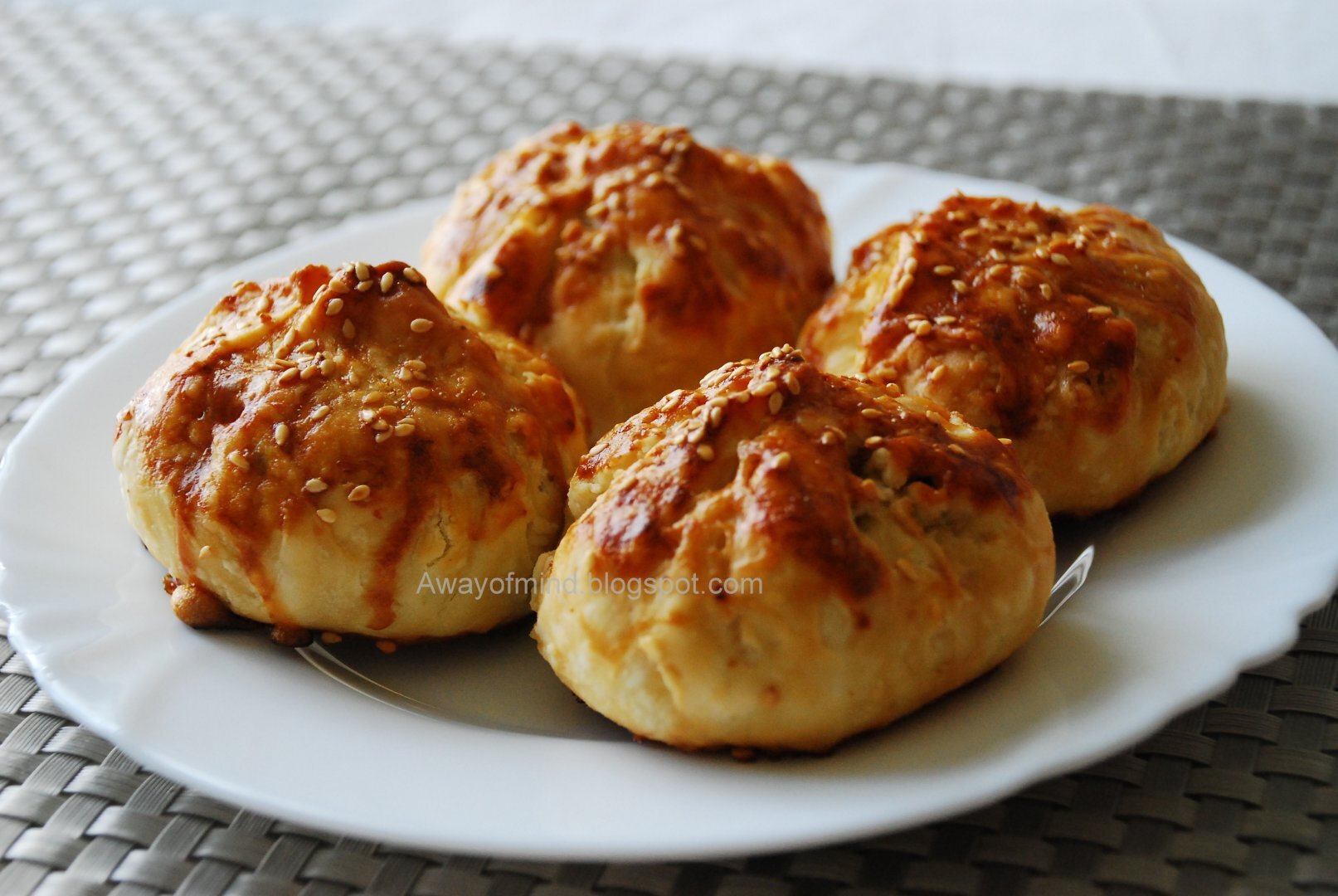 Crispy bbq pork bun recipe (siew bao) - easy homemade meal