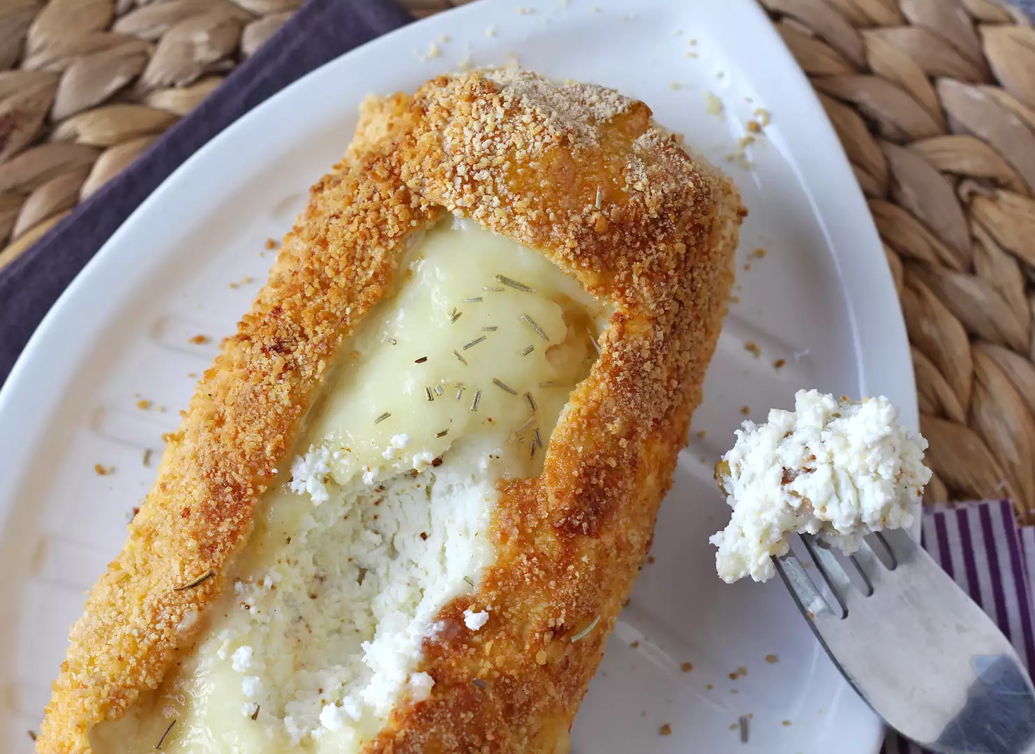 Crunchy, melt-in-your-mouth goat's cheese log breaded with air fryer ...