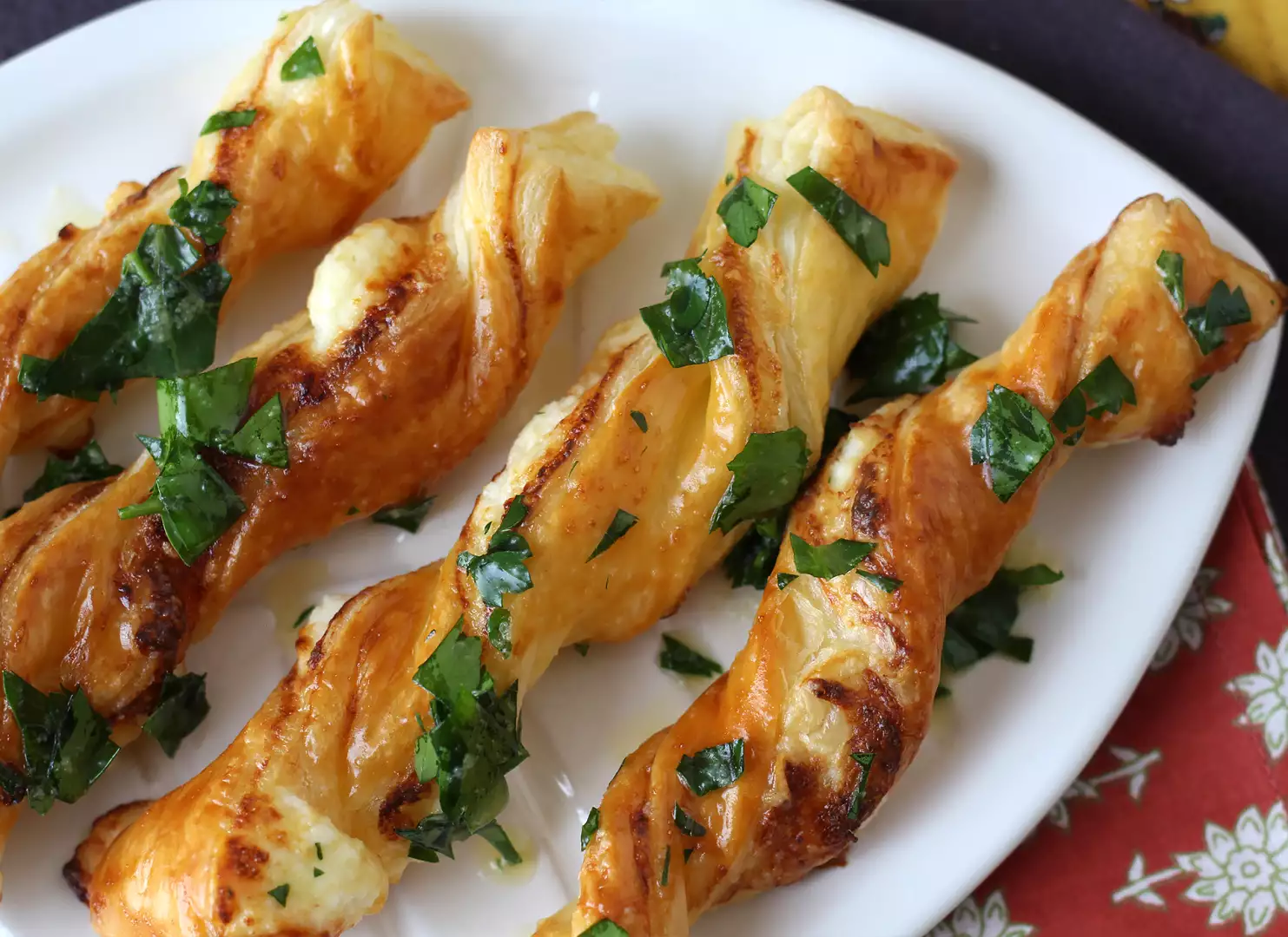 Flaky cheese twists with airfryer