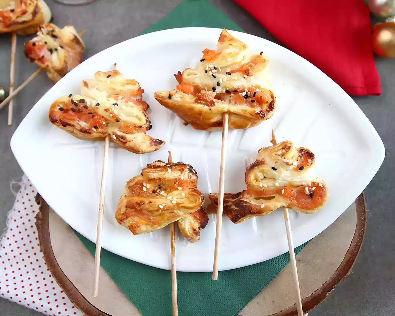 Puff pastry christmas trees with salmon recipe