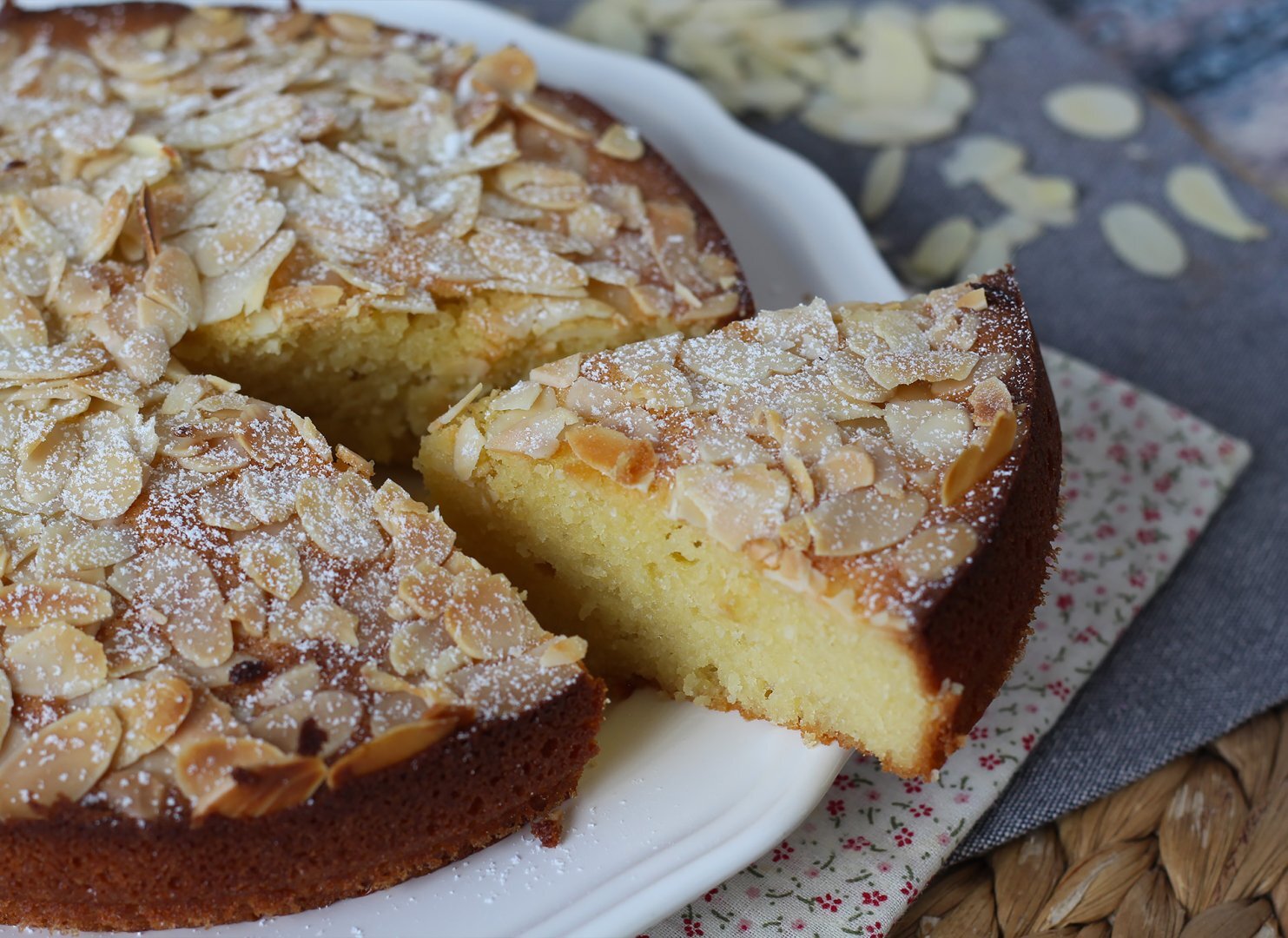 French almond cake recipe: super soft and delicious