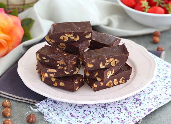 Hazelnut fudge - chocolate and hazelnut squares - Recipe Petitchef
