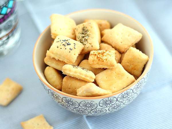 Homemade crackers - video recipe! - Recipe Petitchef
