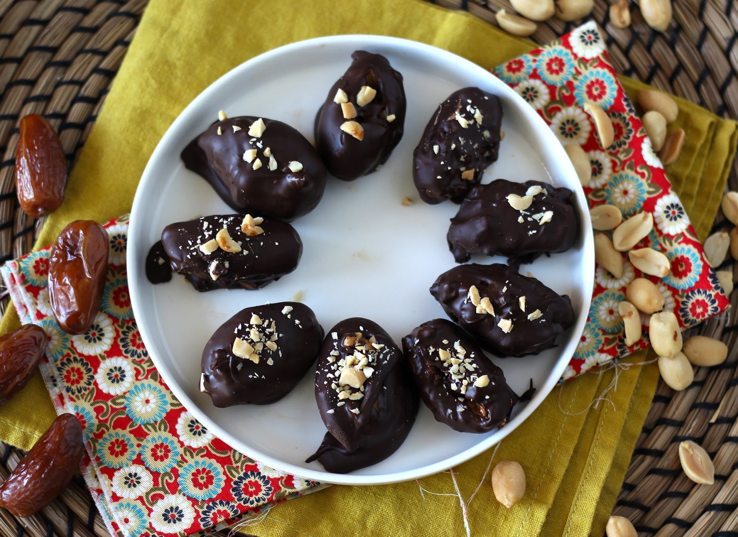 Homemade healthy snickers bars recipe with dates