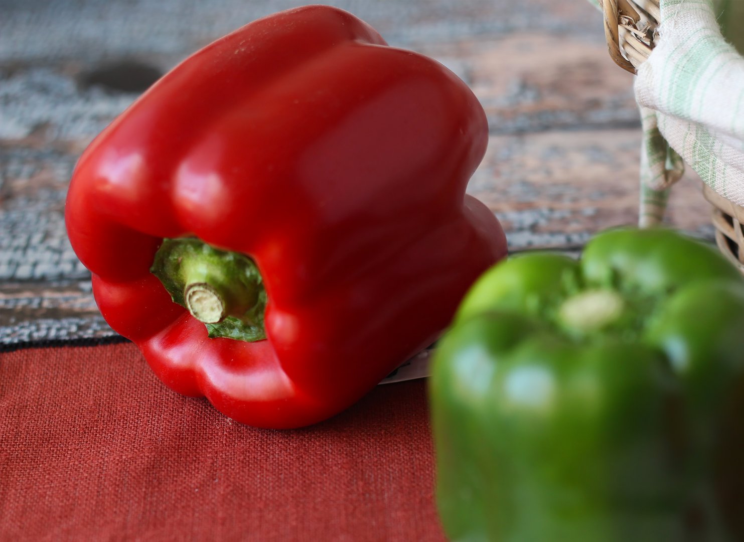 Peeling baked peppers: a simple recipe guide