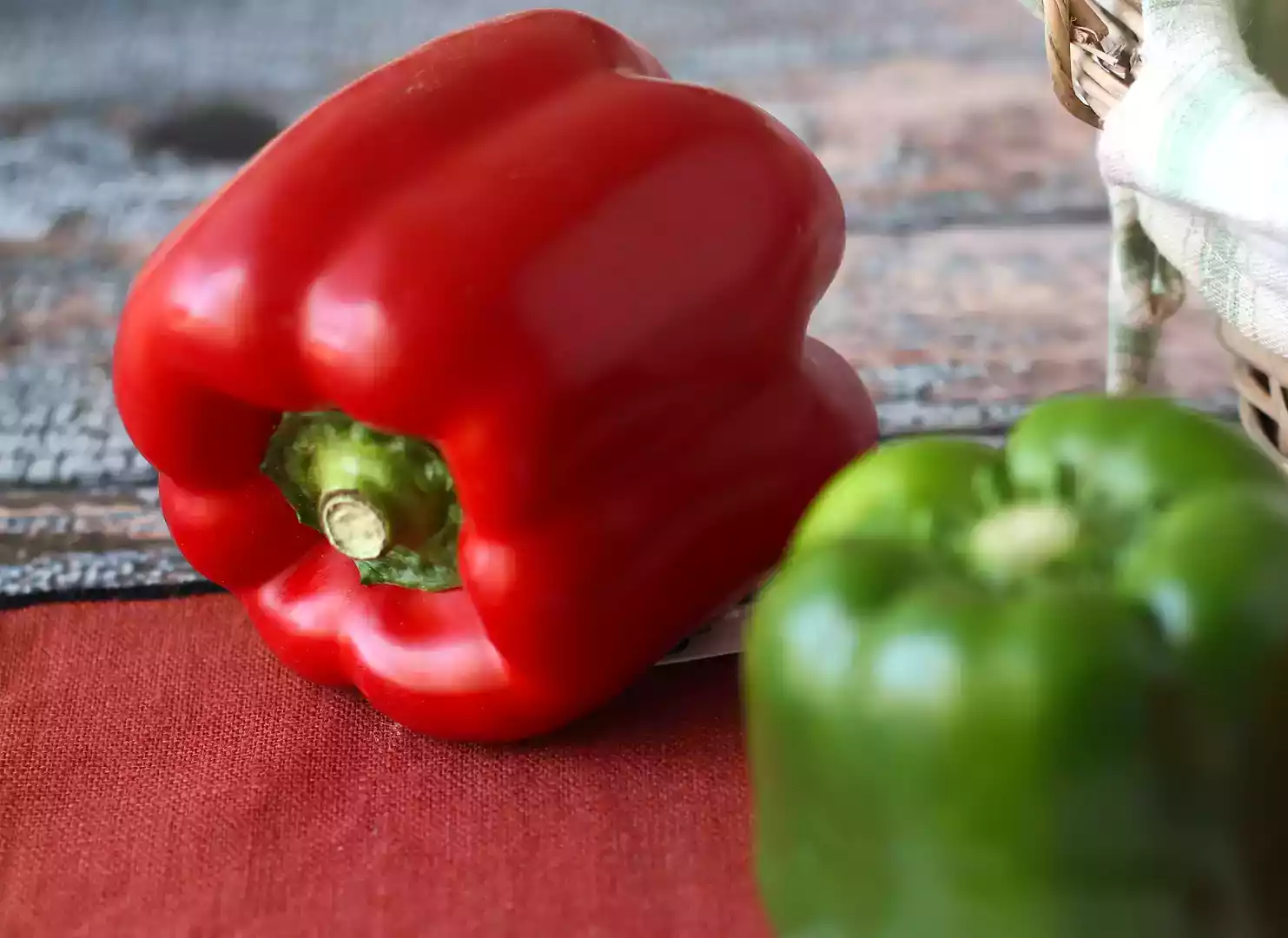 Peeling baked peppers: a simple recipe guide