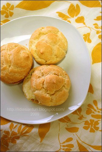 Kue sus isi fla vanili (choux pastry with vanilla filling)