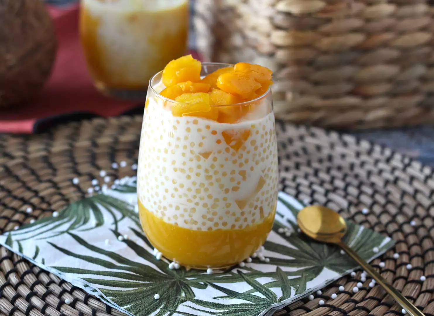 Mango sago, the asian dessert with tapioca and mango that conquers for ...
