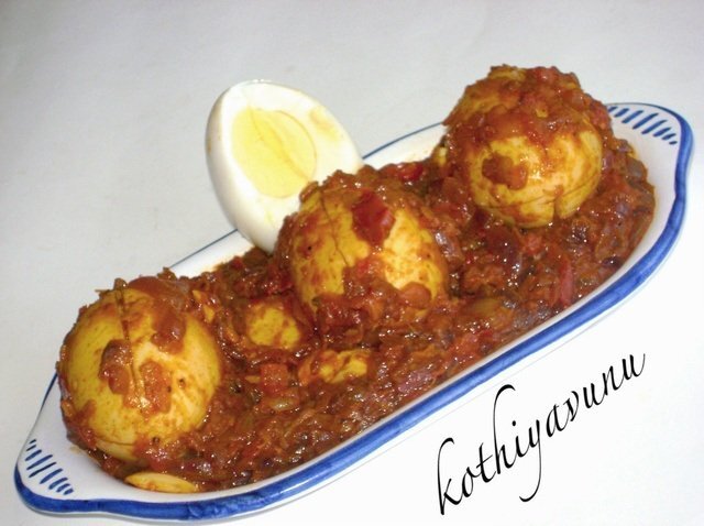 Nadan mutta roast recipe - kerala style egg curry