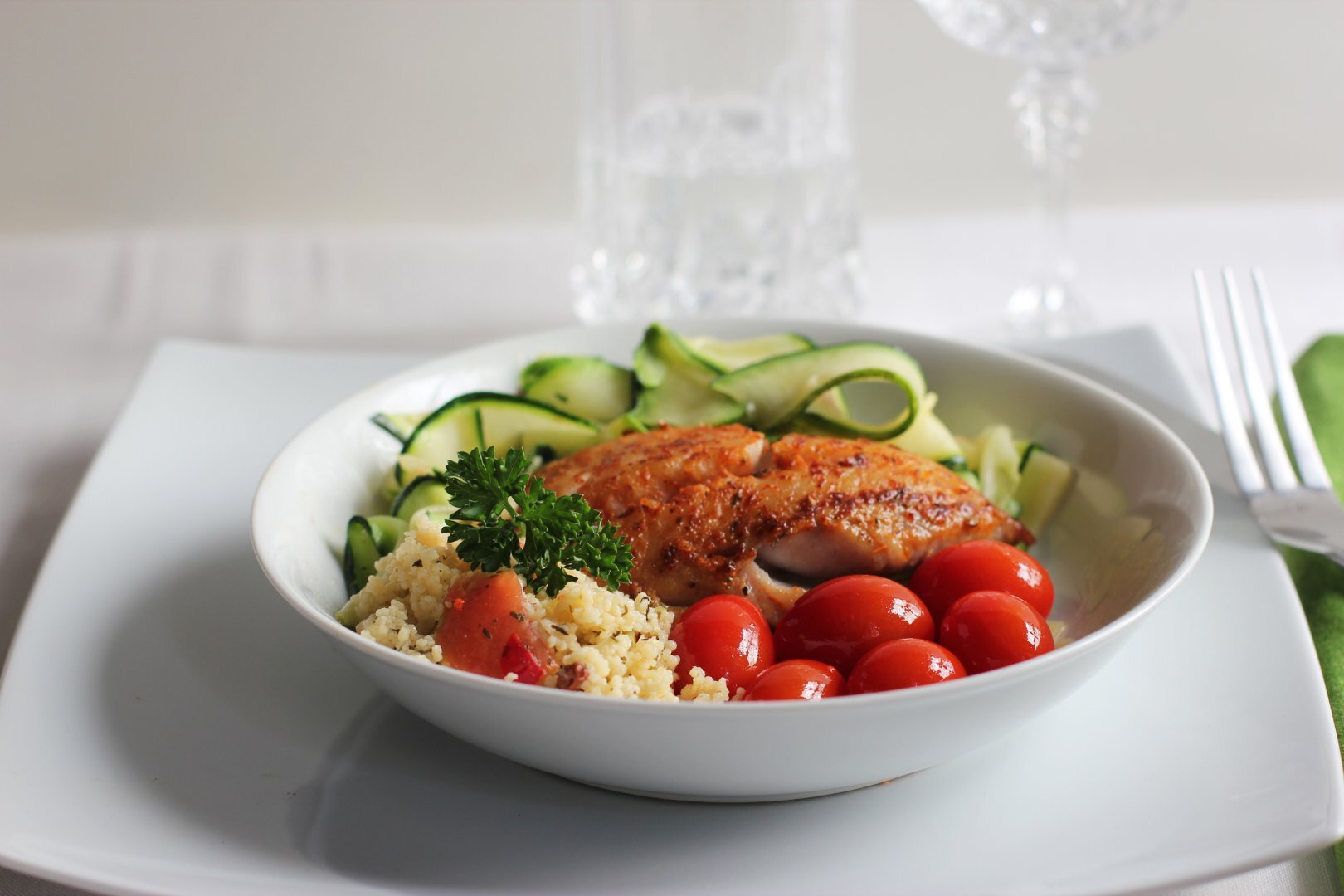 Pan-fried pollock with zucchini and tomatoes - Recipe Petitchef