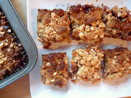 Peanut butter & jelly bars recipe: easy homemade treat