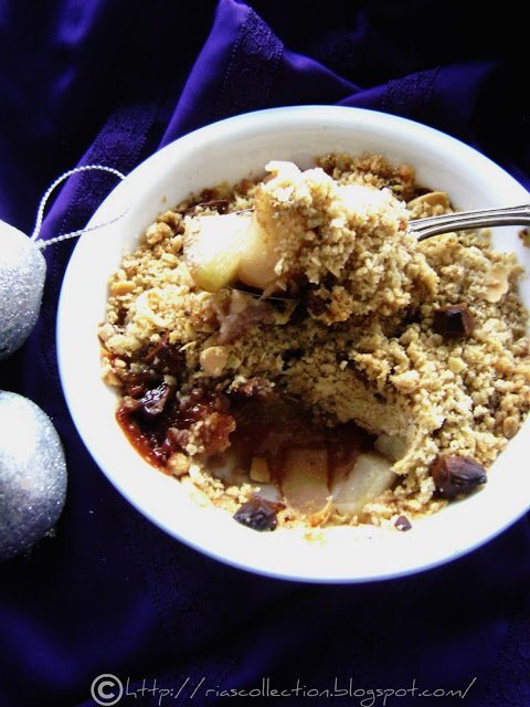 Pear & chocolate crumble...perfect for the season! - Recipe Petitchef
