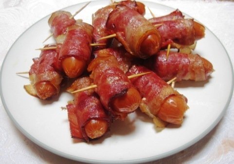 Bacon-wrapped sausages recipe: easy pigs in a blanket