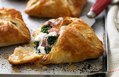 Savory chicken parcels recipe: quick & easy delight