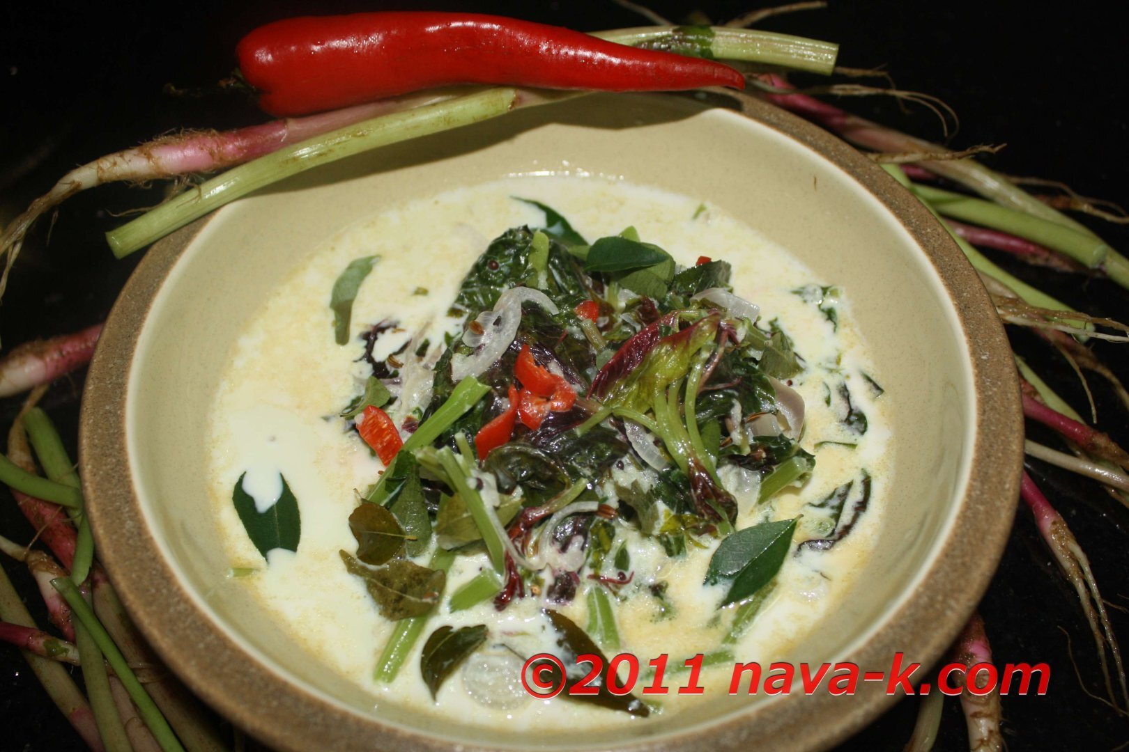 Red amaranth/spinach (bayam) in coconut sauce - Recipe Petitchef