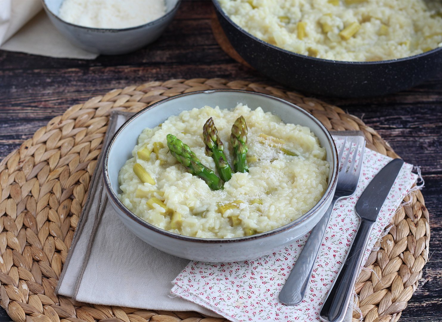 Risotto recipe with green asparagus and parmesan