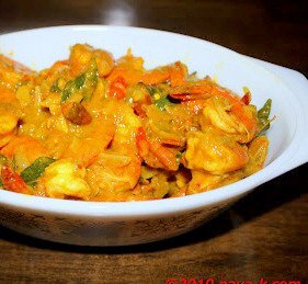 Shrimp paste (belacan) sambal prawns - Recipe Petitchef