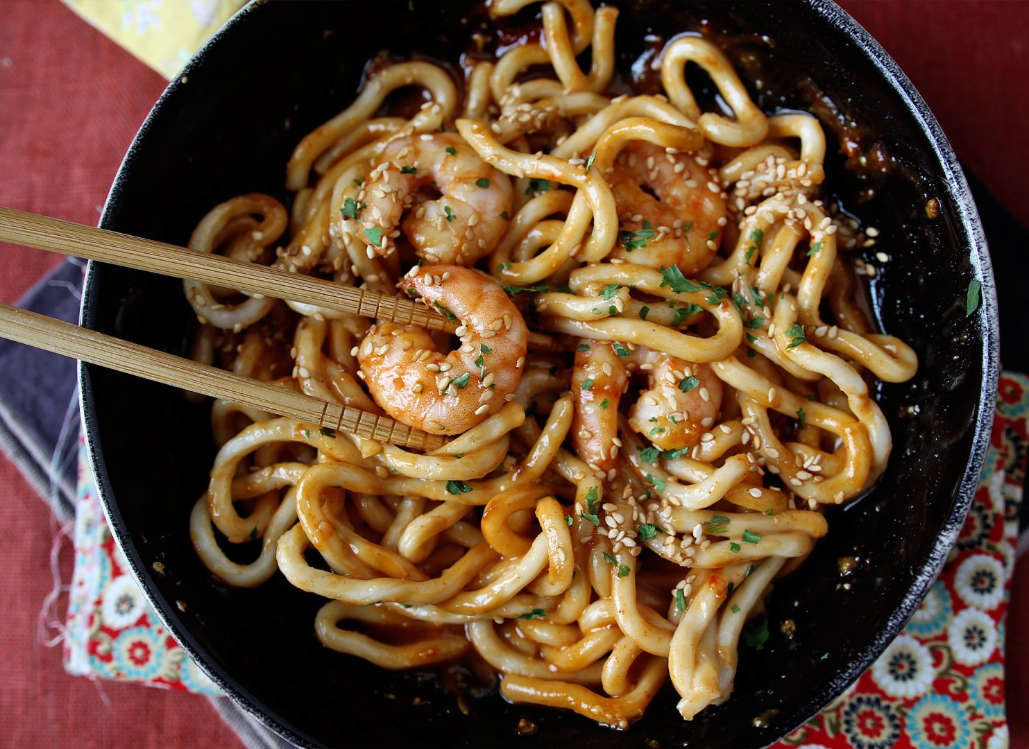 Shrimp udon noodles with spicy peanut sauce - Recipe Petitchef
