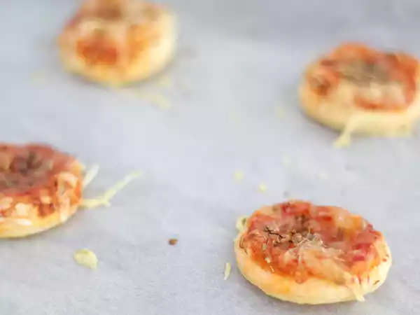 Mini pizzas recipe video