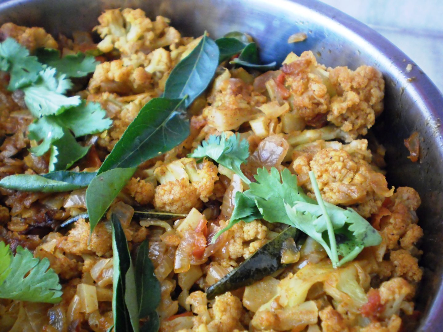 Spicy gobi fry(stir fried cauliflower) - Recipe Petitchef