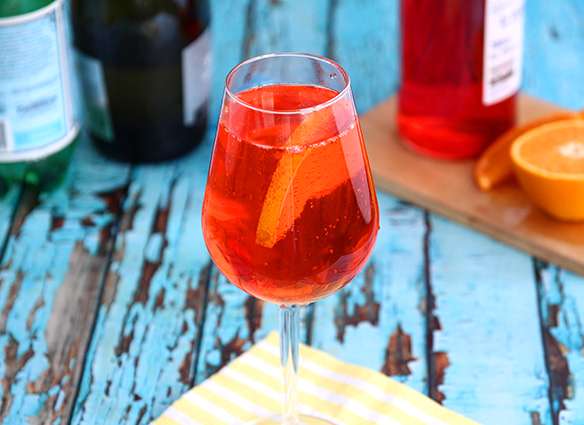 Recipe for spritz: the famous italian aperol cocktail