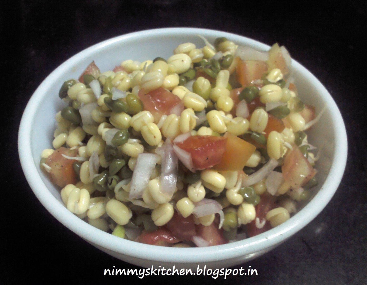 Sprouted moong salad - Recipe Petitchef