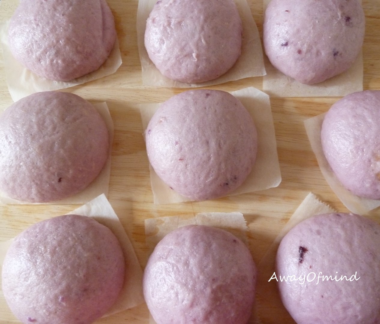 Creamy purple sweet potato custard bun recipe