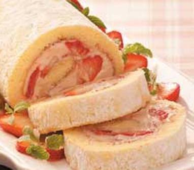 Strawberry cake roll recipe: simple and tasty dessert