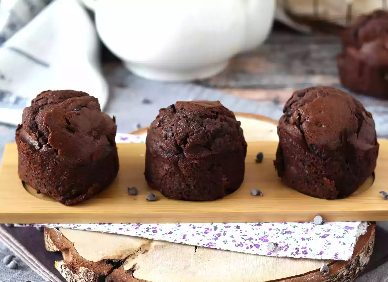 Recipe for the best huge and fluffy chocolate muffins