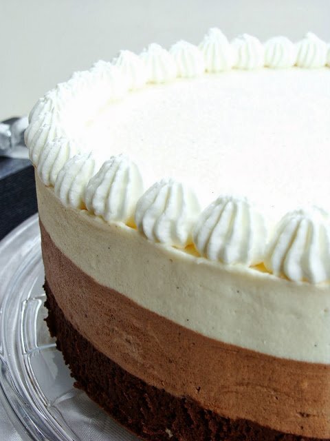 Tricolor mousse cake