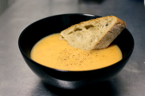 Warm, creamy smooth carrot soup (potage crécy) - Recipe Petitchef