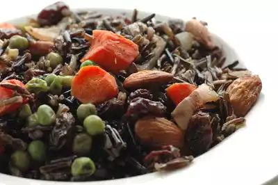 Wild rice recipe with almonds and raisins