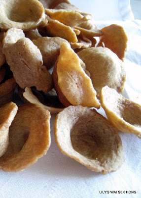 Yee chai paeng/ear biscuit