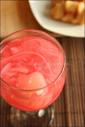 Young coconut and rambutan drink (es kelamud rambutan)
